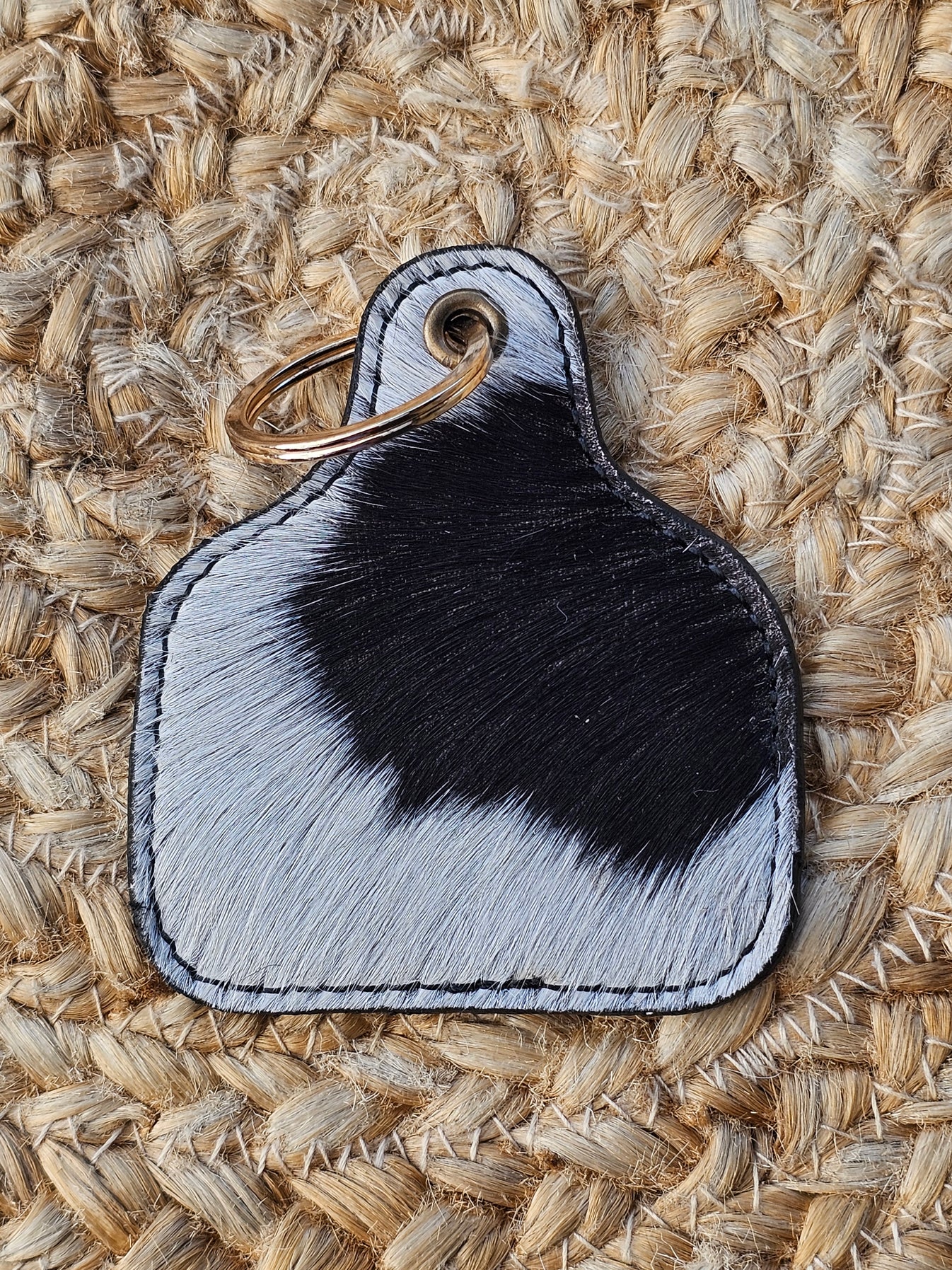 BLACK & WHITE EAR TAG – Hide Vibe